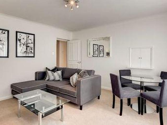 2 Bedrooms Flat for rent in Fulham Road, London SW3