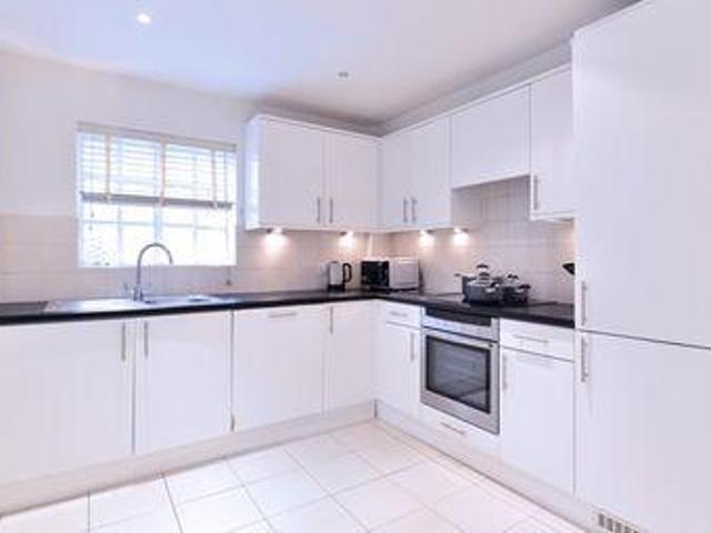 2 Bedrooms Flat for rent in Fulham Road, London SW3