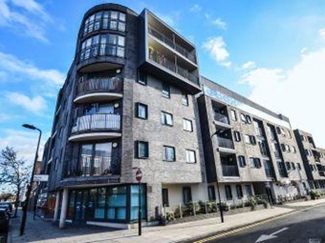 2 Bedrooms Flat for rent in Furrow Lane, London E9