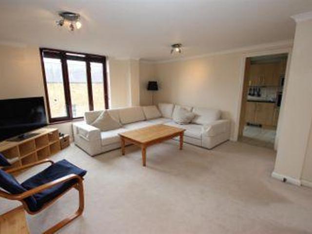 2 Bedrooms Flat for rent in Knighten Street, London E1W