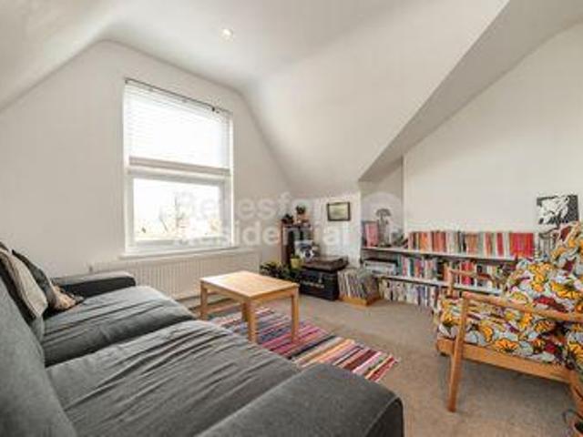 2 Bedrooms Flat for rent in Knights Hill, London SE27