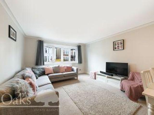 2 Bedrooms Flat for rent in Knollys Close, Knollys Road, London SW16