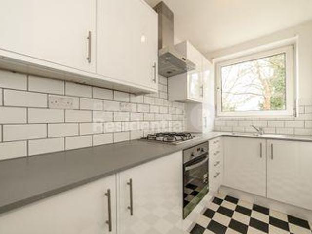 2 Bedrooms Flat for rent in Knollys Road, London SW16