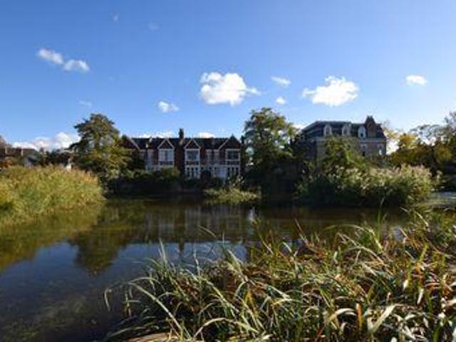 2 Bedrooms Flat for rent in Kew Green, Richmond TW9