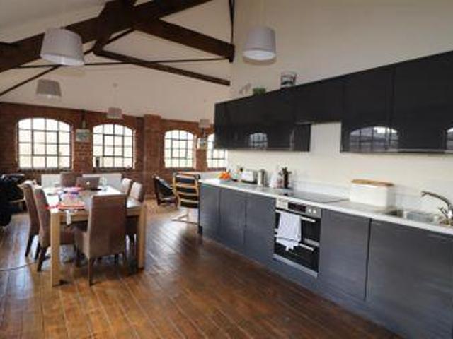 2 Bedrooms Flat for rent in Key Hill Drive, Jewellery Quarter, Birmingham B18