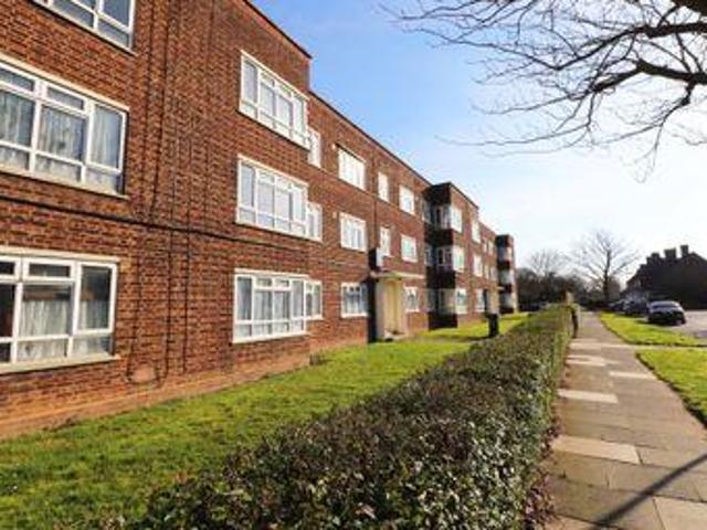 2 Bedrooms Flat for rent in Keir Hardie Way, Barking, Essex IG11