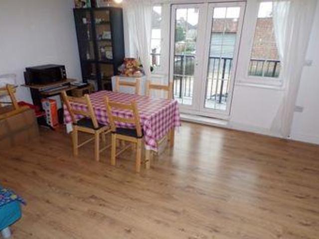 2 Bedrooms Flat for rent in Keir Hardie Way, Barking IG11