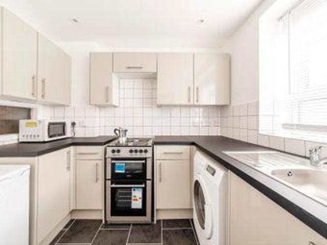 2 Bedrooms Flat for rent in Kelmscott Gardens, London W12