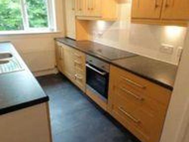2 Bedrooms Flat for rent in Kelso Drive, East Kilbride, Glasgow G74
