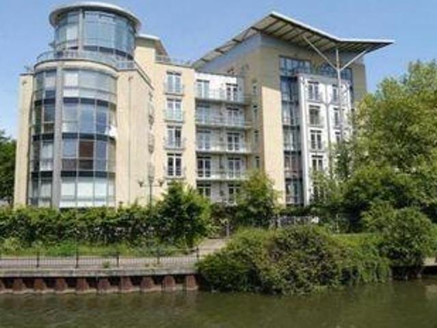 2 Bedrooms Flat for rent in Kenavon Drive, Reading RG1
