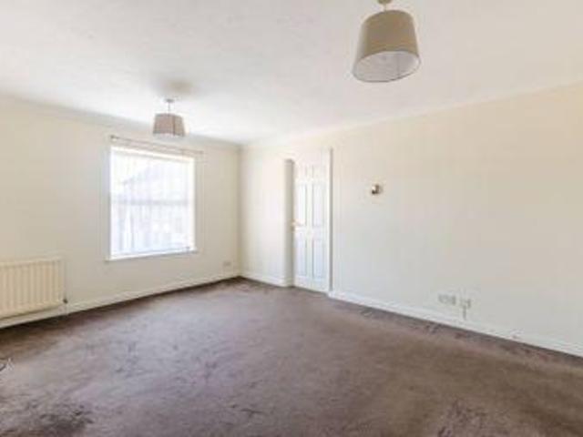 2 Bedrooms Flat for rent in Kennet Square, Mitcham CR4