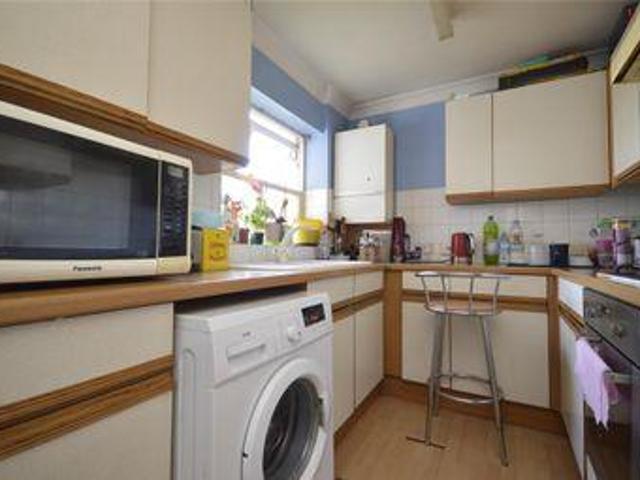2 Bedrooms Flat for rent in Kennet Square, Mitcham, Surrey CR4