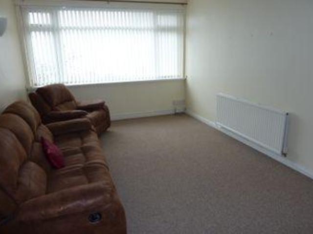2 Bedrooms Flat for rent in Kennerleigh Road, Cardiff CF3