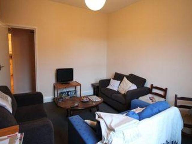2 Bedrooms Flat for rent in Kensington Terrace, Hyde Park, Leeds LS6