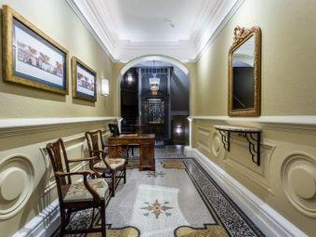 2 Bedrooms Flat for rent in Kensington Court Gardens, Kensington, London W8