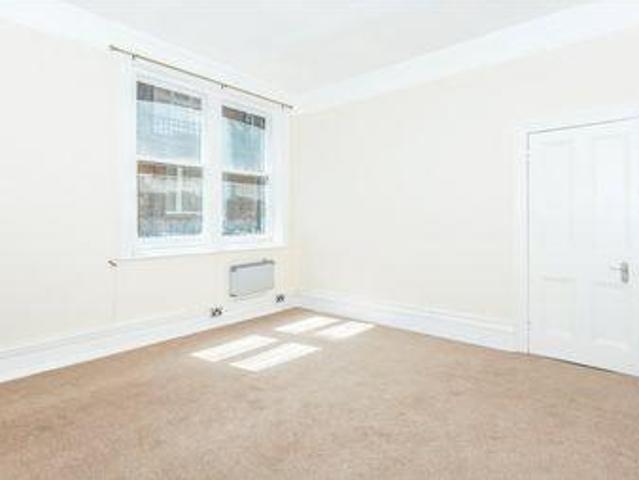 2 Bedrooms Flat for rent in Kensington High Street, Kensington, London W8