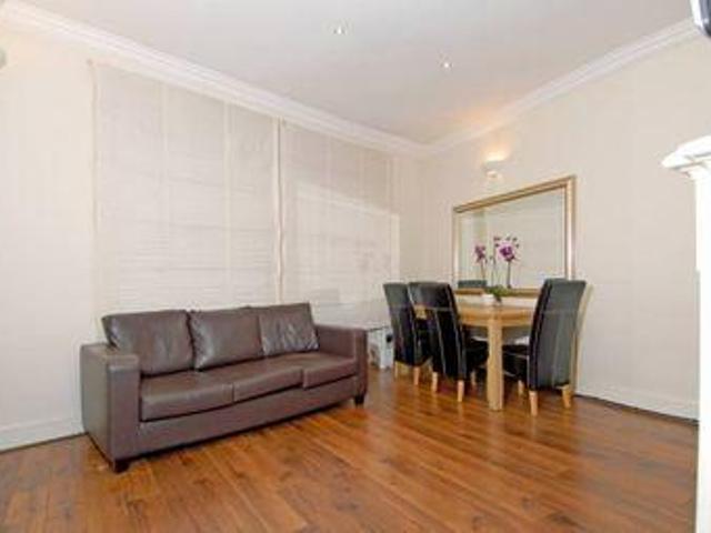 2 Bedrooms Flat for rent in Kensington High Street, London W8