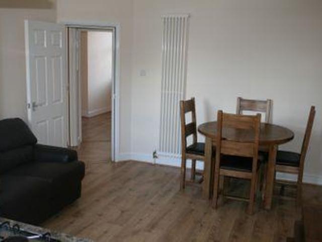 2 Bedrooms Flat for rent in Kensington Road, Romford, London RM7