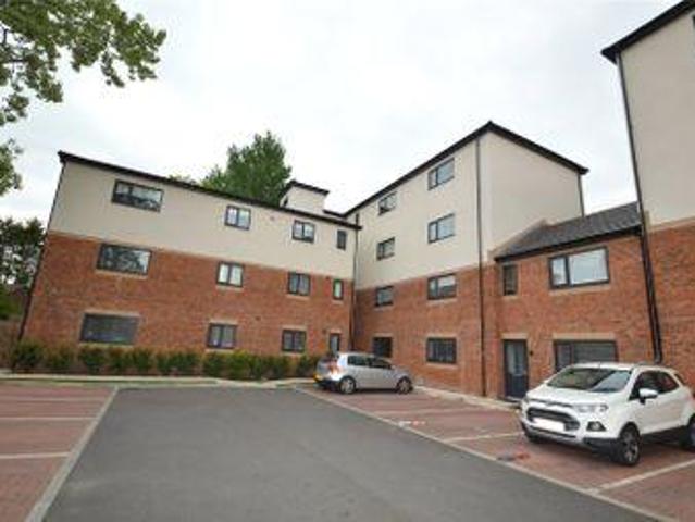 2 Bedrooms Flat for rent in Kensington Street, Whitefield, Manchester, Greater Manchester M45