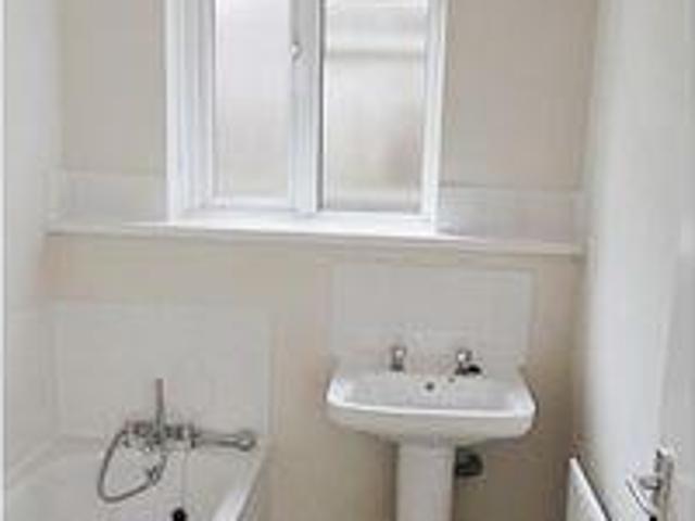 2 Bedrooms Flat for rent in Kent House Road, London SE26