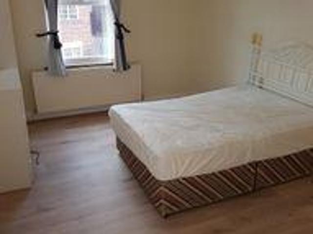 2 Bedrooms Flat for rent in Keppel Road, Chorlton M21