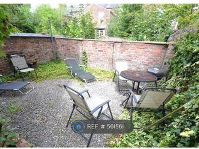 2 Bedrooms Flat for rent in Keppel Road, Manchester M21