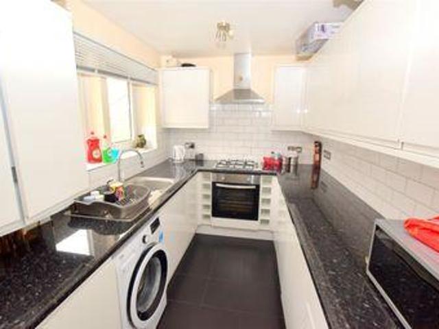 2 Bedrooms Flat for rent in Kerrison Road, Stratford E15