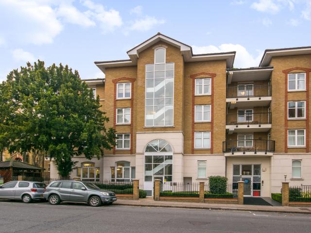 2 Bedrooms Flat for Rent in Keswick Road | Foxtons