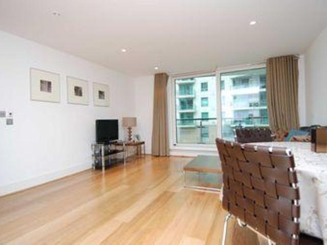 2 Bedrooms Flat for rent in Kestrel House, St George Wharf, Vauxhall, London SW8