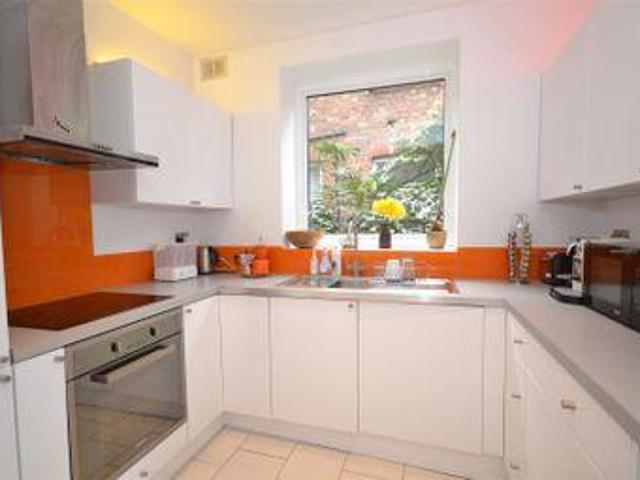 2 Bedrooms Flat for rent in Kitchener Road, East Finchley N2