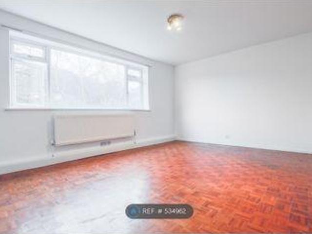 2 Bedrooms Flat for rent in Kiwi Court, London SE19