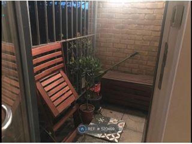 2 Bedrooms Flat for rent in Kilburn Lane, London W10