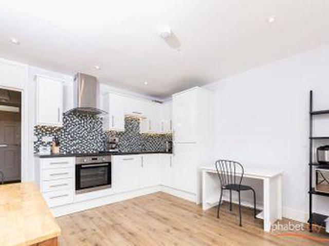 2 Bedrooms Flat for rent in Kildare Walk, London E14