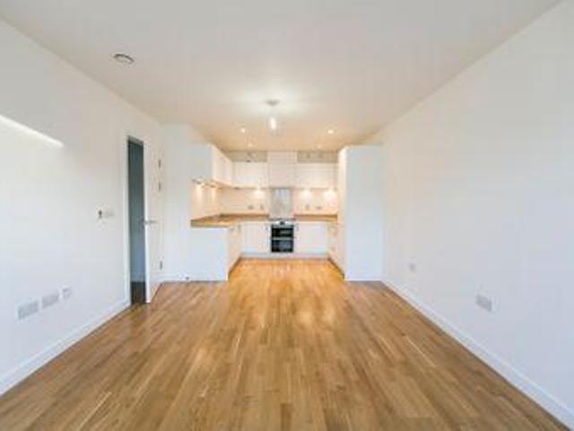 2 Bedrooms Flat for rent in Killick Way, London E1