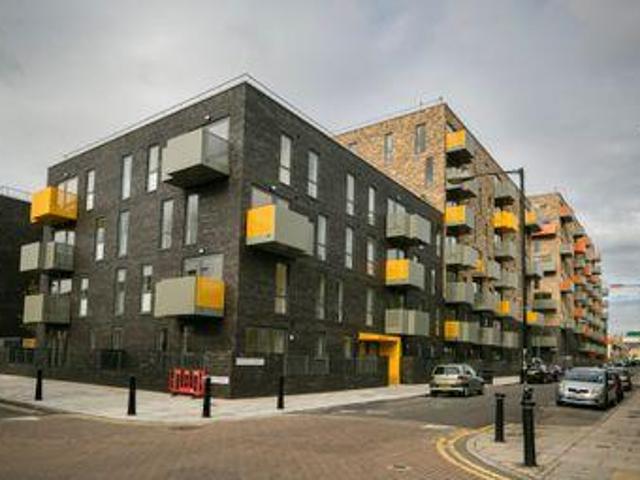 2 Bedrooms Flat for rent in Killick Way, London E1