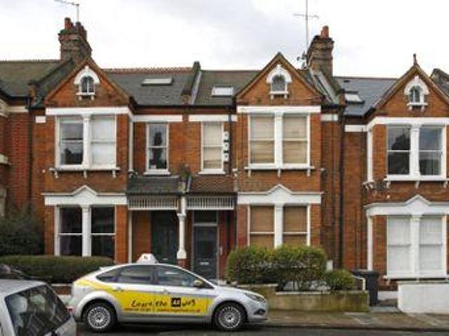2 Bedrooms Flat for rent in Killyon Road, London SW8