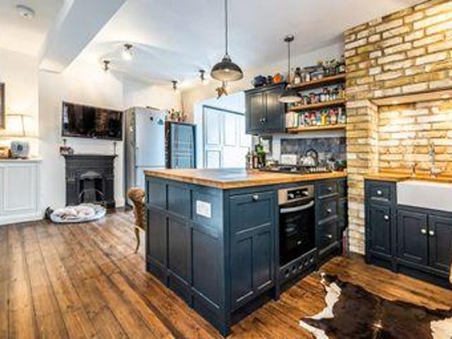 2 Bedrooms Flat for rent in Killyon Road, London SW8