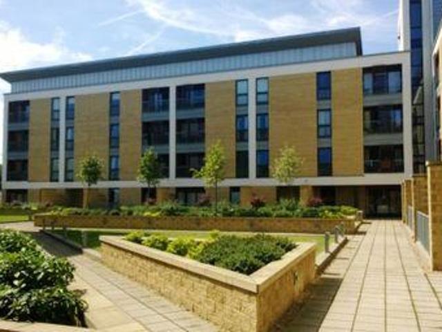 2 Bedrooms Flat for rent in Kimmerghame Path, Fettes, Edinburgh EH4