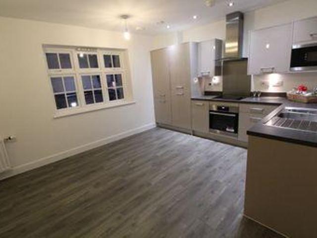 2 Bedrooms Flat for rent in Kimpton Road, Luton LU2