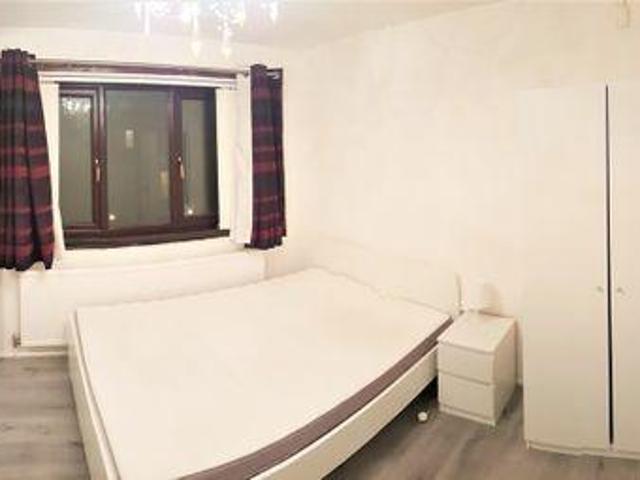 2 Bedrooms Flat for rent in Kincardine Road, Manchester M13