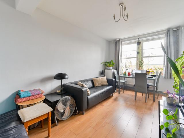 2 Bedrooms Flat for Rent in Kinglake Estate, SE17 | Foxtons