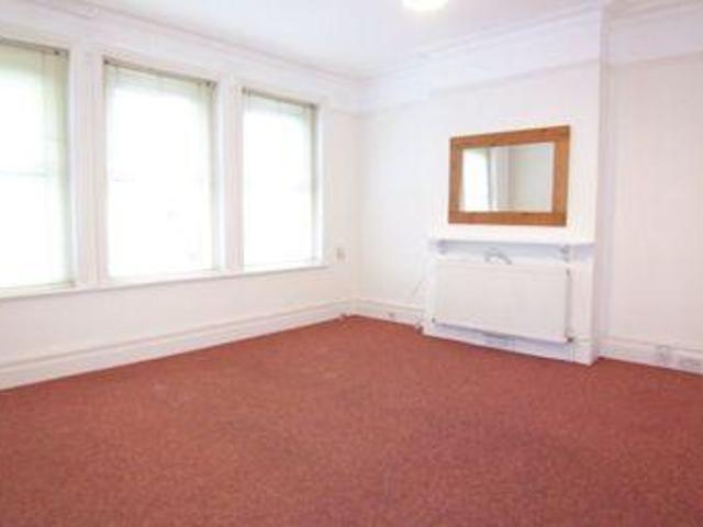 2 Bedrooms Flat for rent in Kingston Road, London SW20
