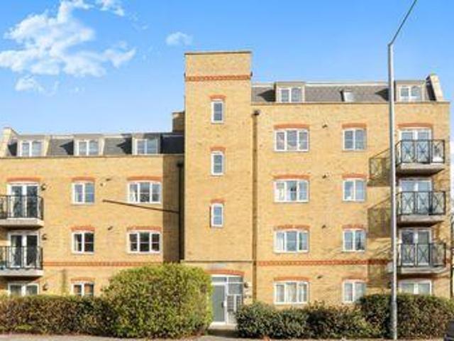 2 Bedrooms Flat for rent in Kingston Road, New Malden KT3