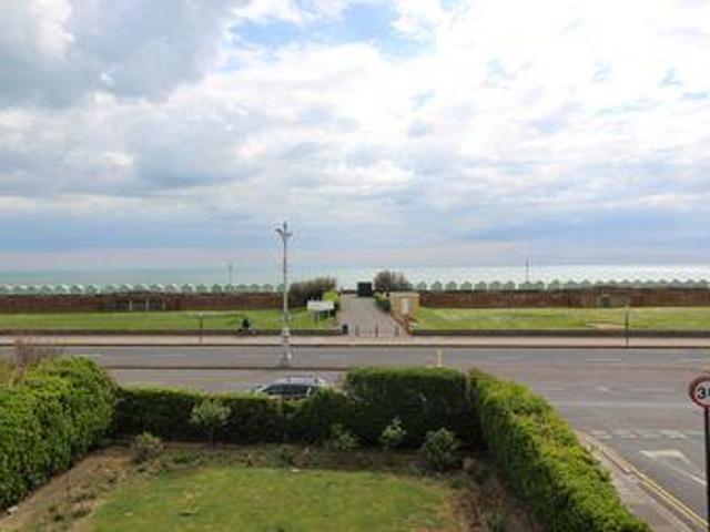 2 Bedrooms Flat for rent in Kingsway, Hove BN3