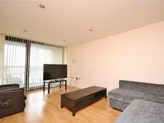 2 Bedrooms Flat for rent in Kingsway, North Finchley, London N12