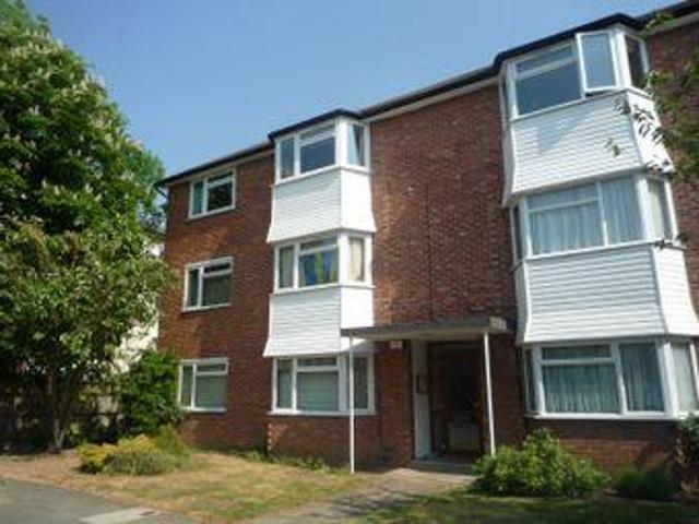 2 Bedrooms Flat for rent in Kingswood Close, Surbiton KT6