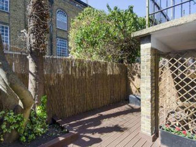 2 Bedrooms Flat for rent in Kingswood Road, Brixton SW2