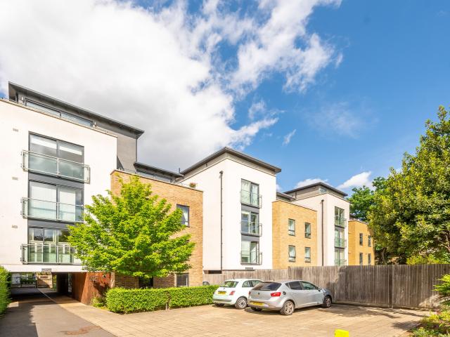 2 Bedrooms Flat for Rent in Kings Avenue | Foxtons
