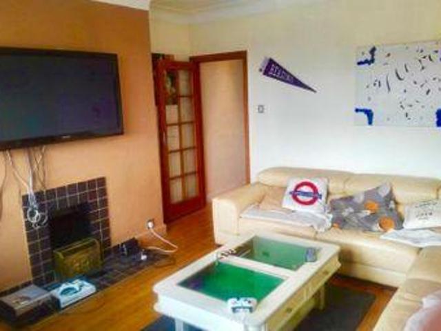 2 Bedrooms Flat for rent in Kings Avenue, London SW4