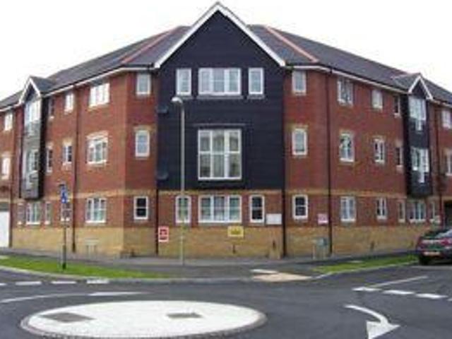 2 Bedrooms Flat for rent in Kings Prospect, Ashford, Kent TN24